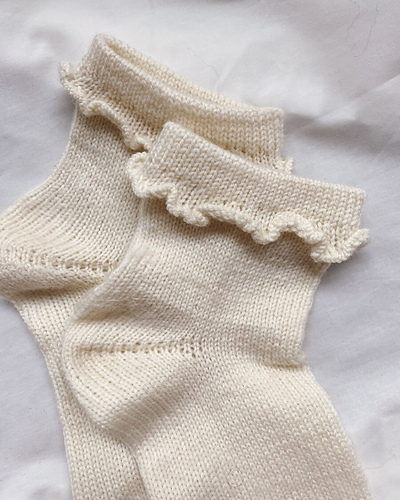 Ravelry: Ruffle Socks pattern by PetiteKnit