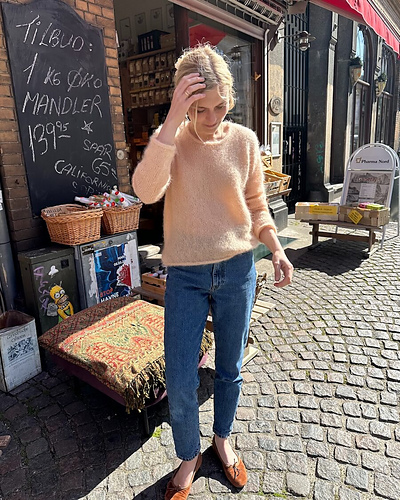 Ravelry: Cumulus Blouse O-neck pattern by PetiteKnit