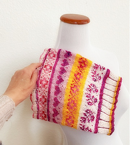 Ravelry: Sonnet cowl pattern by Petra Breakstone