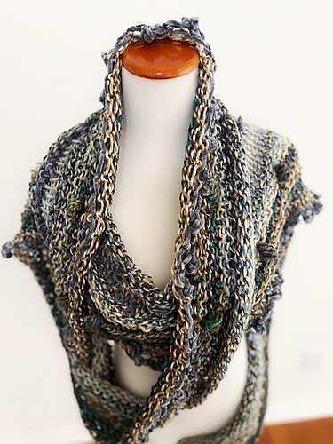 Ravelry: Loopy big loop pattern by Petra Breakstone