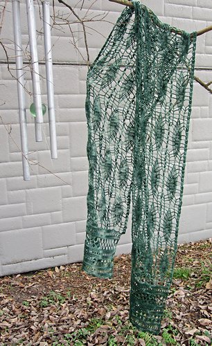 Ravelry: PiggyWiggy96's Trailing Leaves Wrap