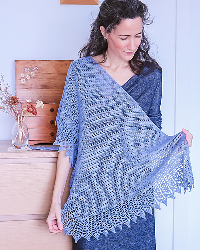Ravelry: Chal Almenas pattern by Pim, pam, teje