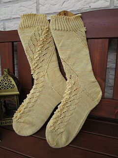Ravelry: Pitsisukka's Climbing Mistletoe Socks