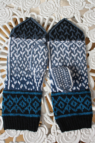 Ravelry: Pitsisukka's The Great Wave Mittens