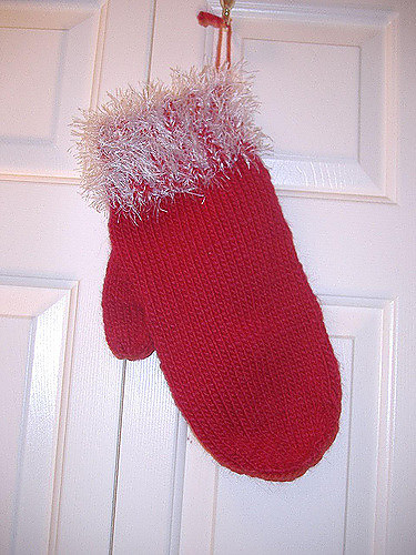Ravelry: Giant Christmas Mitten pattern by Janet Mysse