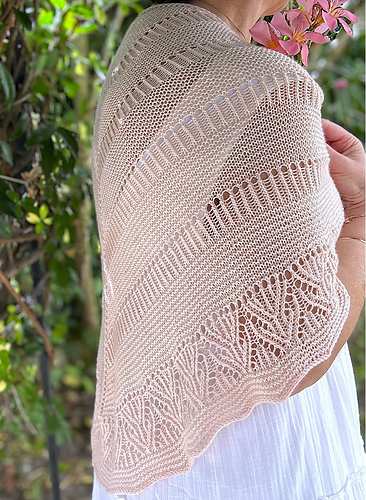 Ravelry: Morning Light pattern by Nadia Crétin-Léchenne