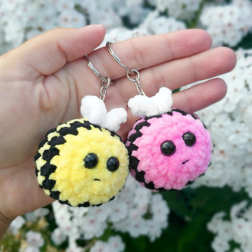 Ravelry: Bee Keychain pattern by Marina Emelianova