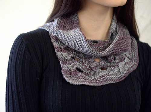 Ravelry: F773 Split Cowl pattern by Vanessa Ewing
