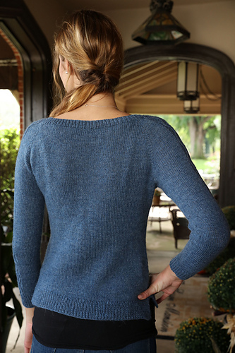 Ravelry: 3313 Woman's Raglan Pullover pattern by Jennifer Owens
