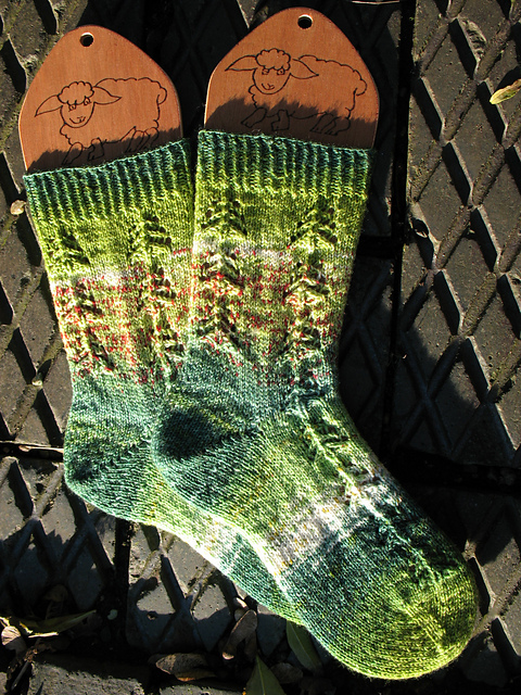 Ravelry: Pine Tree Socks (aka Christmas Tree Socks) pattern by ...