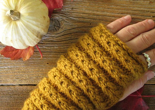Ravelry: Donalda Gilchrist Mitts Outlander Waulking Wool pattern by ...