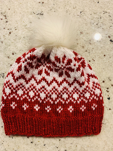 Ravelry: Scarlet Snowflake Hat pattern by EVVASH