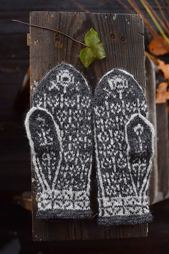 Ravelry: Crane Dance Mittens pattern by Ellinor Thunarf