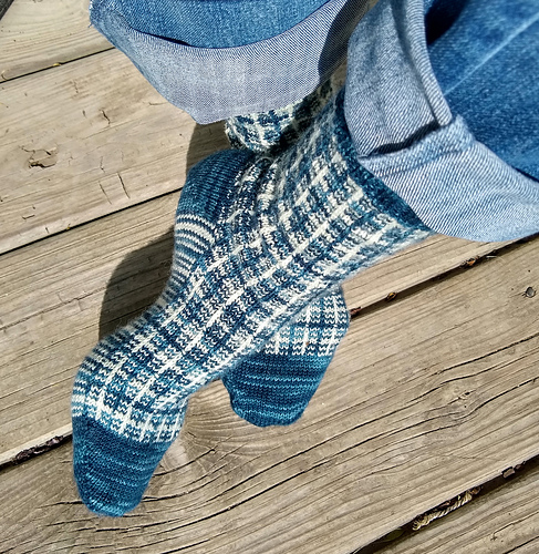 Ravelry: Peerie Plaid Socks pattern by Sharon Barnes