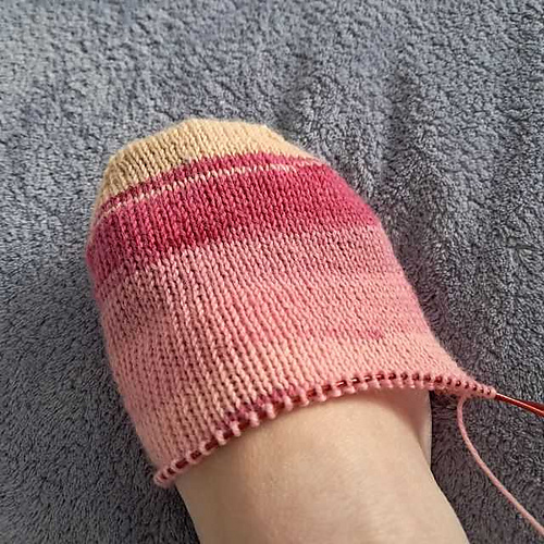 Ravelry: Soft step sneaker socks pattern by Janka z Propletence
