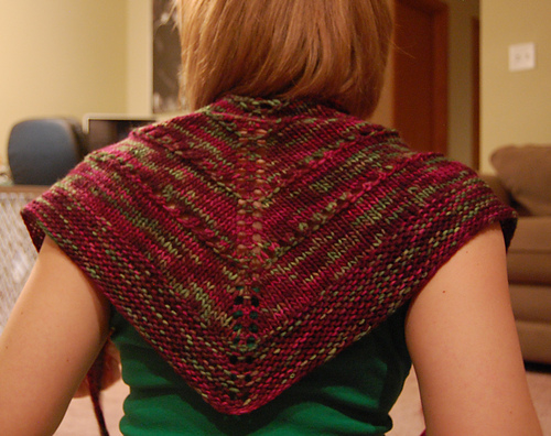Ravelry: Wing Tips Shawlette pattern by Sarah-Ashley Ortiz