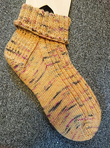 Ravelry: Bobble Pop Sock pattern by Lucy Crossby (Purl A Row)