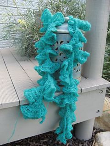 Ravelry: Ruffle lace scarf pattern by Suzie Blackman