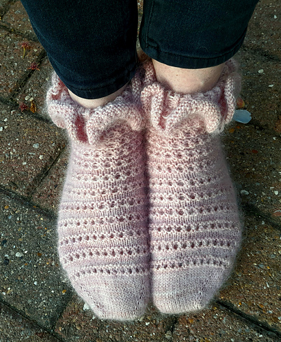 Ravelry: Sharalanda socks pattern by Jacki Badger