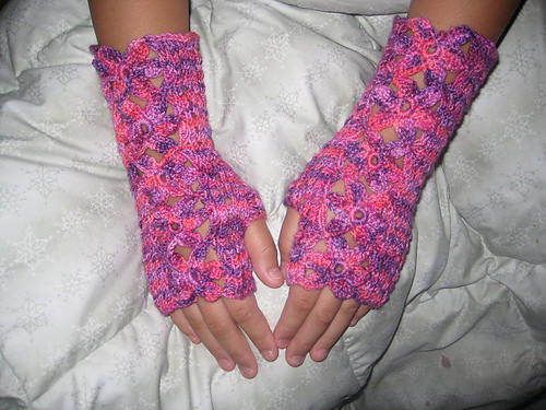 Ravelry: Flower Gauntlets pattern by Ellene Warren
