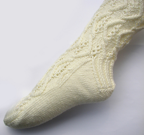 Ravelry: Wave Socks (Cuff Down) pattern by Qianer Huang