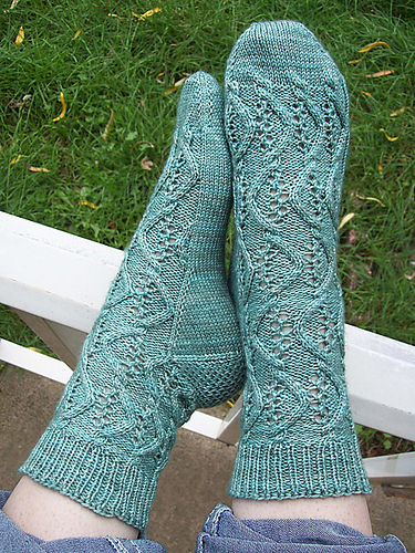 Ravelry: Wave Socks (Toe Up) pattern by Qianer Huang