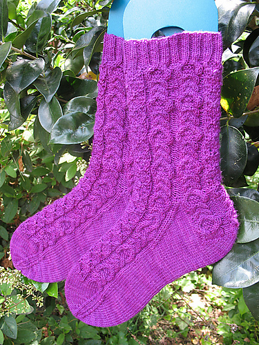 Ravelry: Queen Elizabeth I Socks B (Cuff Down) pattern by Qianer Huang