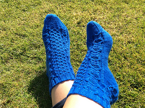 Ravelry: Queen Elizabeth I Socks B (Cuff Down) pattern by Qianer Huang