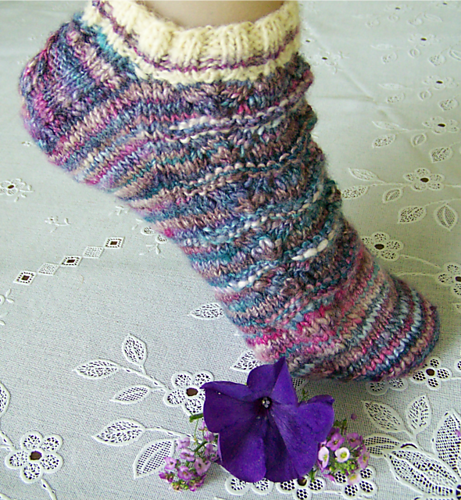 Ravelry: Diamondoid Lace Socks (Cuff Down) pattern by Qianer Huang