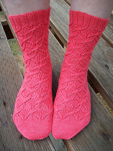 Ravelry: Guava Socks (Cuff Down) pattern by Qianer Huang