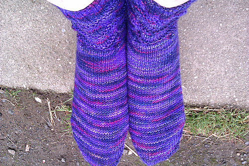 Ravelry: Shell Lace Socks (Cuff Down) pattern by Qianer Huang