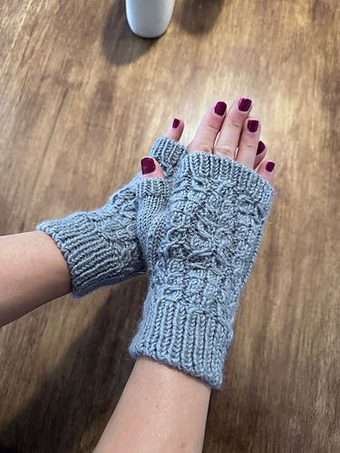 Ravelry: Snow Fern Fingerless Mitts pattern by Kalurah Hudson