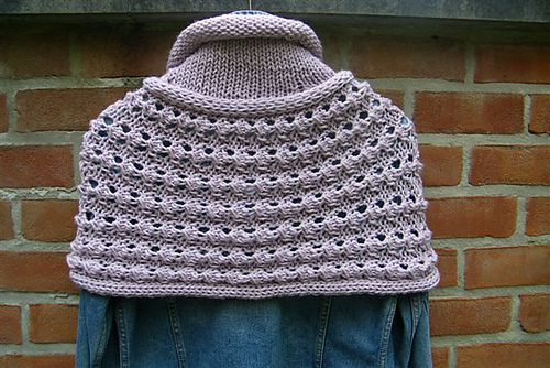 Ravelry: Violet Capelet pattern by Renata Lechel