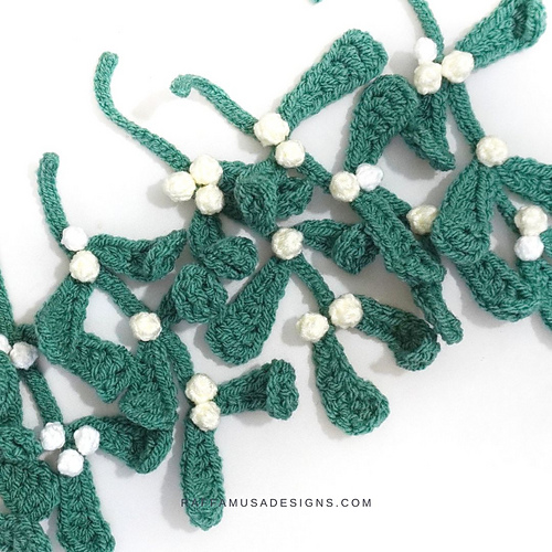 Ravelry: Mistletoe Bouquet pattern by Raffaella Tassoni