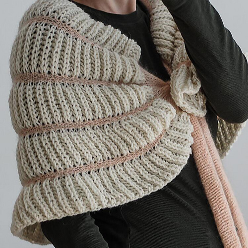 Ravelry: Gepard Cape with Bow pattern by Sus Gepard