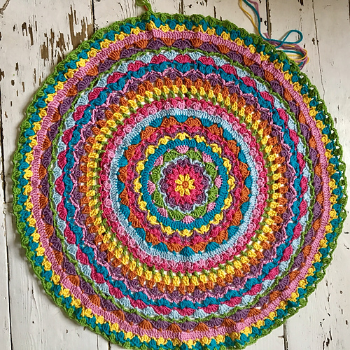 Ravelry: Mandala Shawl pattern by Elisabeth Davis de Herraiz