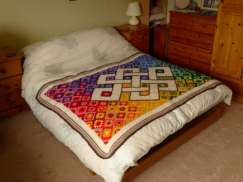 Ravelry: Eternity Knot Blanket (Celtic Designs) pattern by Rainbow Junkie