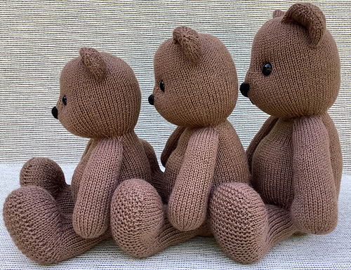 Ravelry: Bear Family pattern by Lorraine Pistorio