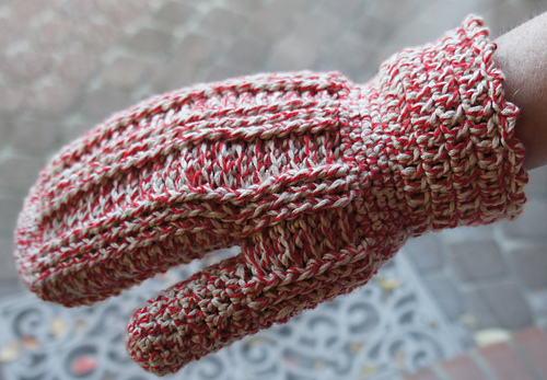 Ravelry: Candy Cane Mittens pattern by Susanne W.