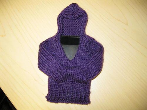 Ravelry: iPhoodie (ipod/iphone hoodie) pattern by Emily Vanek