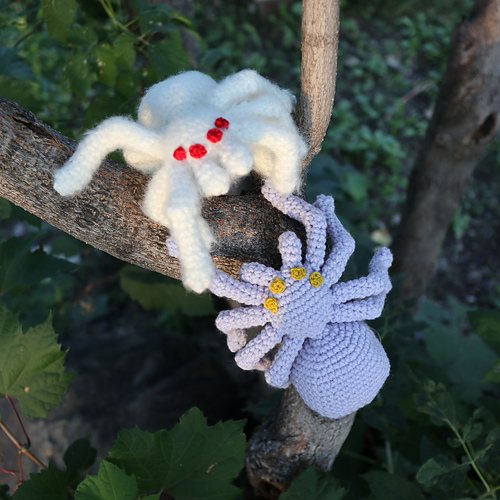 Ravelry: Spooky Spiders pattern by Elizabeth-Ann Brown