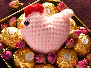 Ravelry: Valentine Big Heart Chicken pattern by ReadinKnots