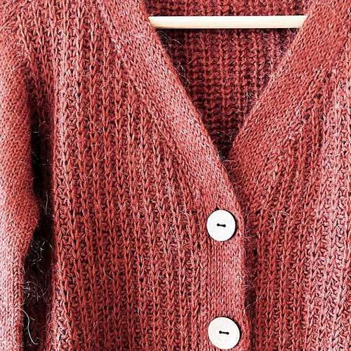 Ravelry: Cosy Cardigan pattern by Rebecaknits