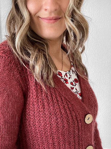 Ravelry: Cosy Cardigan pattern by Rebecaknits