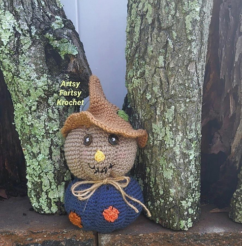 Ravelry: Scarecrow Pumpkins pattern by Rebecca Lapinsky