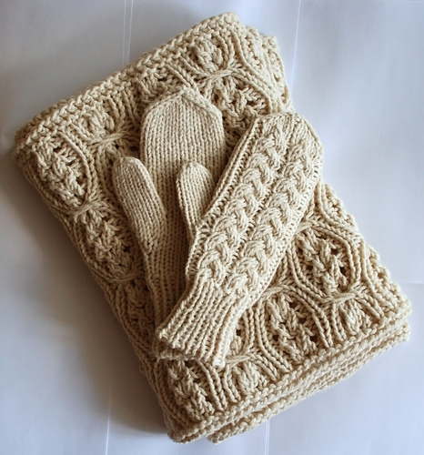 Ravelry: Red-moresque's Cabernet Infinity Scarf