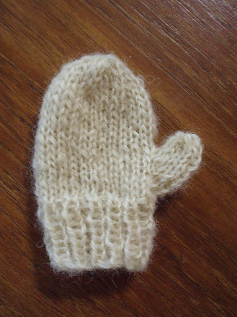 Ravelry: Mini Homespun Christmas Mitten pattern by Linda Wall