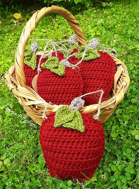 Ravelry: Apple Hanger pattern by Regina P Designs