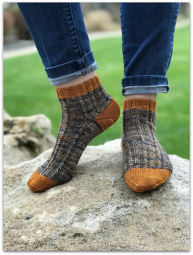 Ravelry: Suit and Tie Socks pattern by Twin Stitches Designs