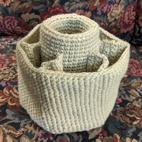 Ravelry: Standup Remote Caddy pattern by Sharon Cohen